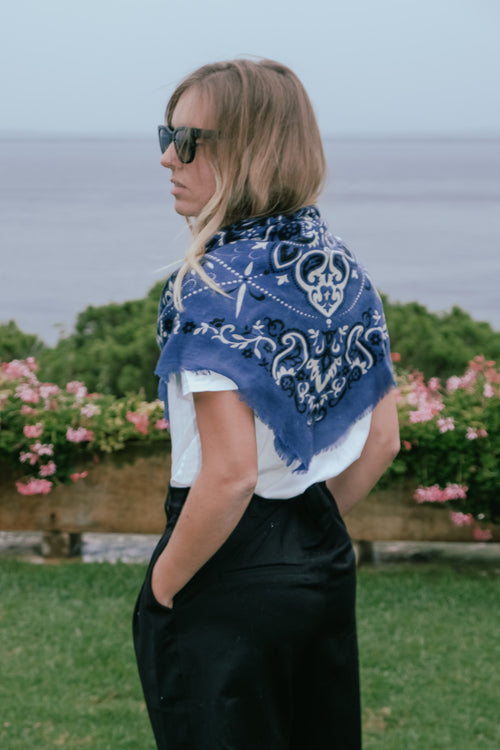 Large Foulard bandana navy en laine et cachemire, imprimé bandana